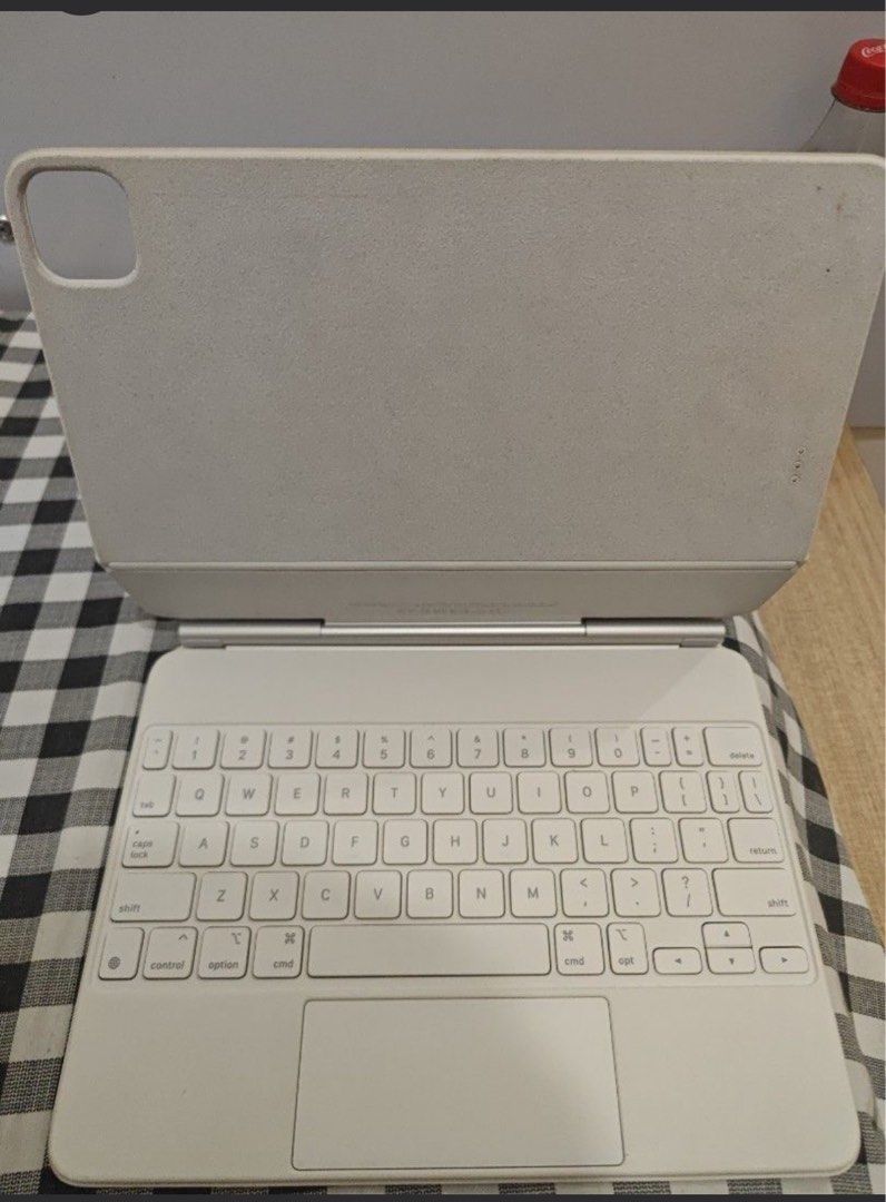 Apple Magic Keyboard 1st Gen, 手提電話, 電話及其他裝置配件, 手機套及手機殻 - Carousell