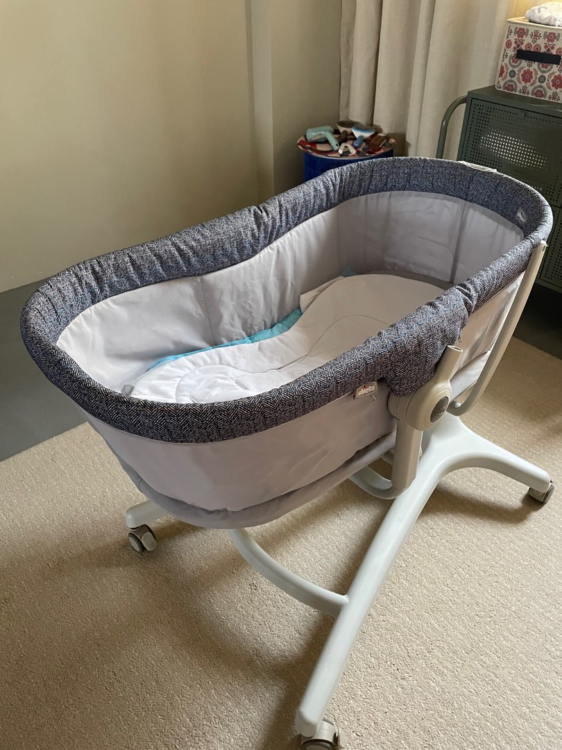 Chicco Baby Hug 4 in 1 Movable Cot Crib, Babies & Kids, Baby Nursery ...