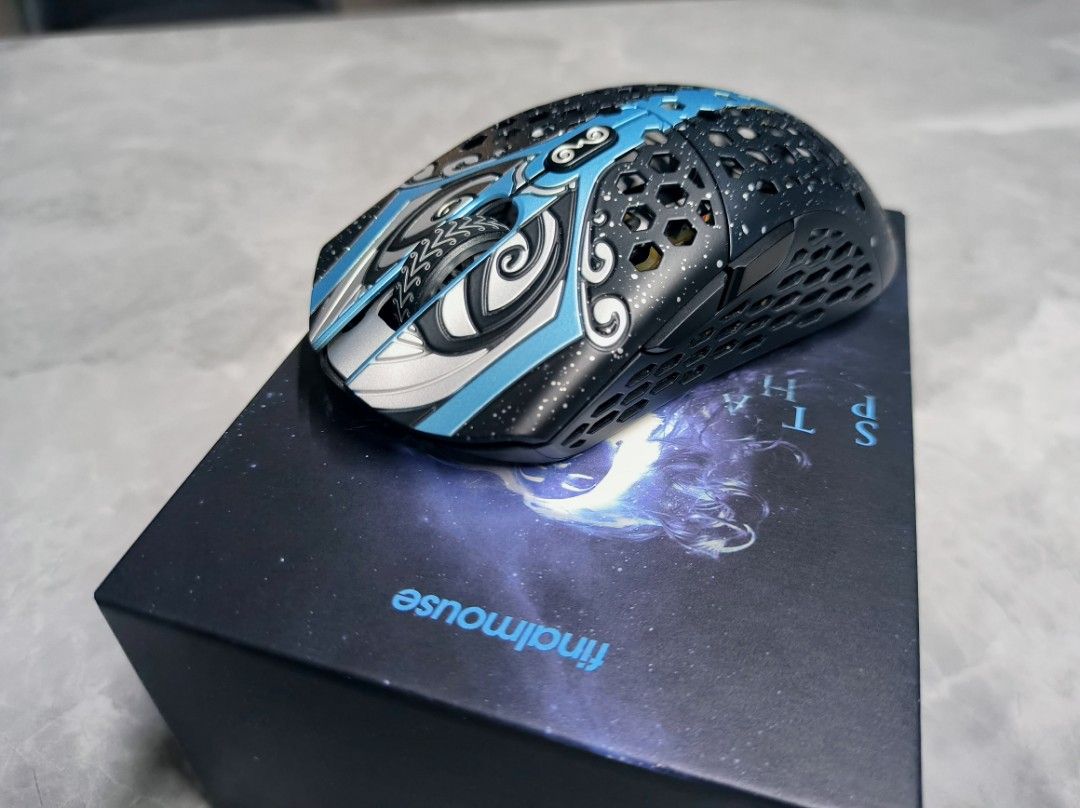 Finalmouse Starlight-12 Phantom M, Computers & Tech, Parts ...