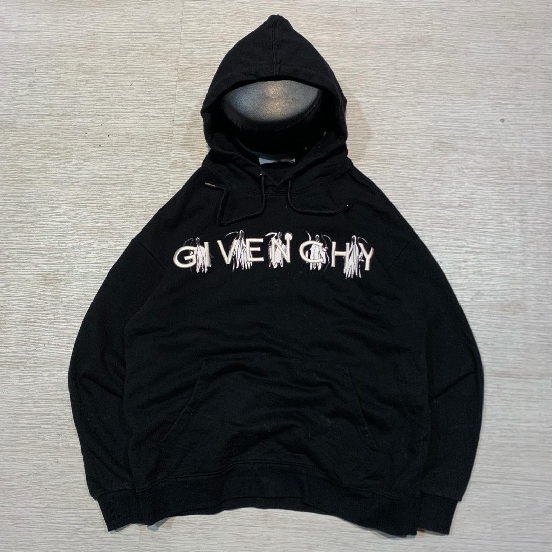 Givenchy, Men's Fashion, Activewear on Carousell