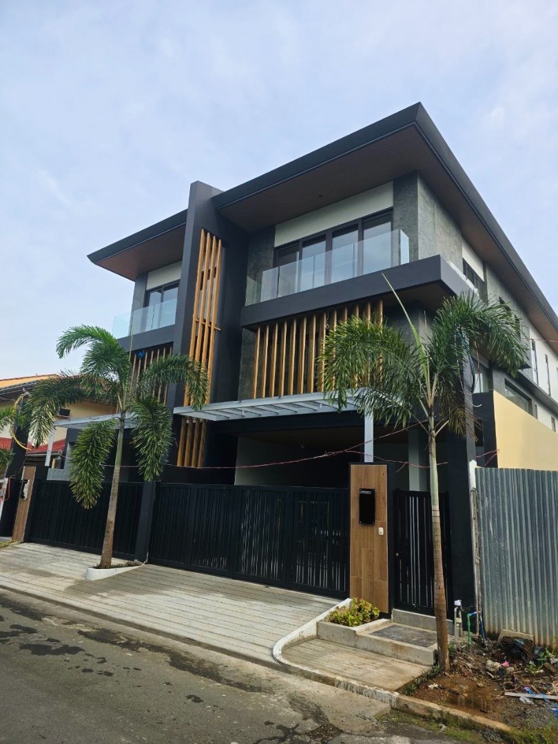 House for sale Congressional Village 5 bedroom Duplex QC house for sale ...