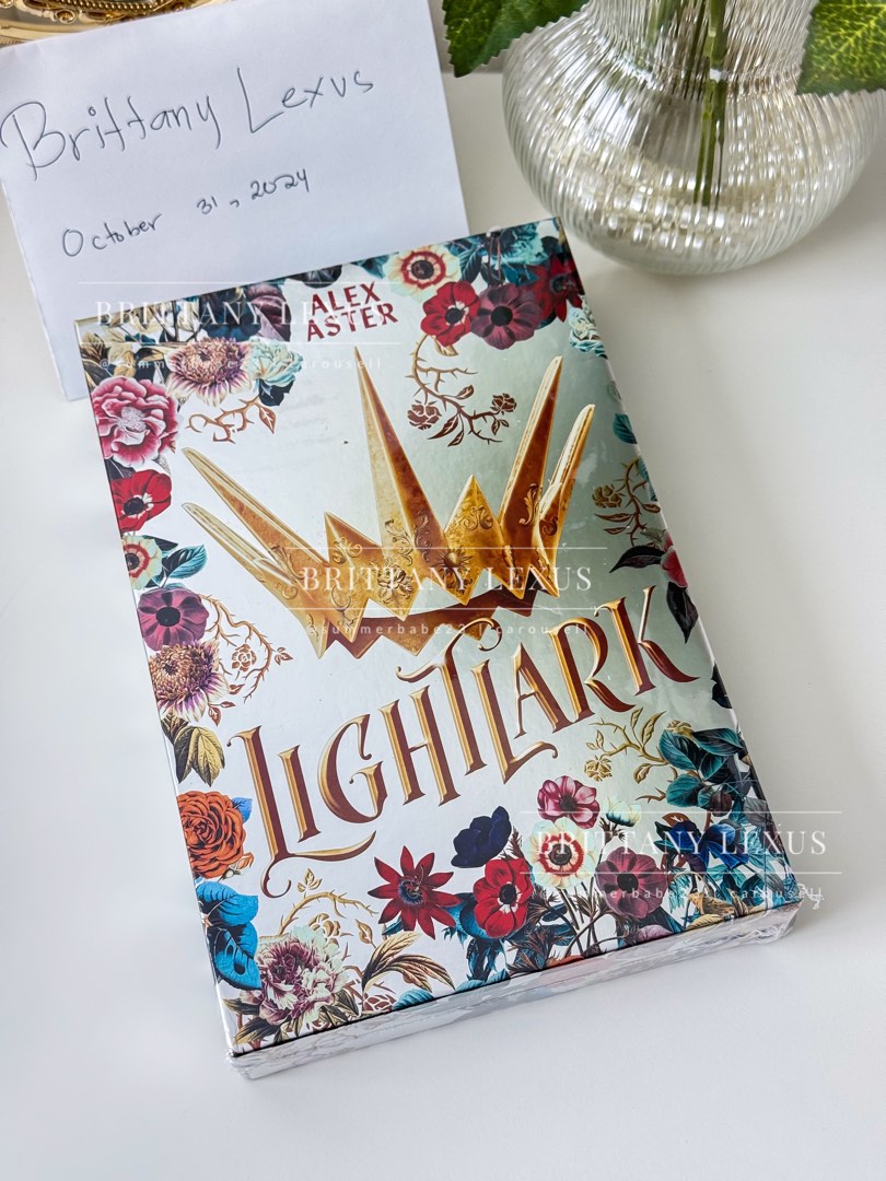 Lightlark: Collector's Edition (The Lightlark Saga Book 1) by Alex ...