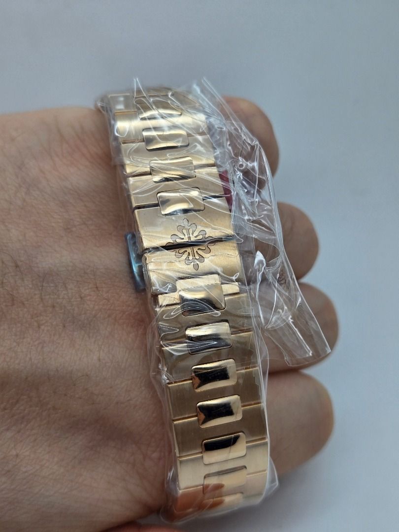 Patek Philippe Nautilus 5712/1R Moonphase Power Reserve Rose Gold 5712 ...