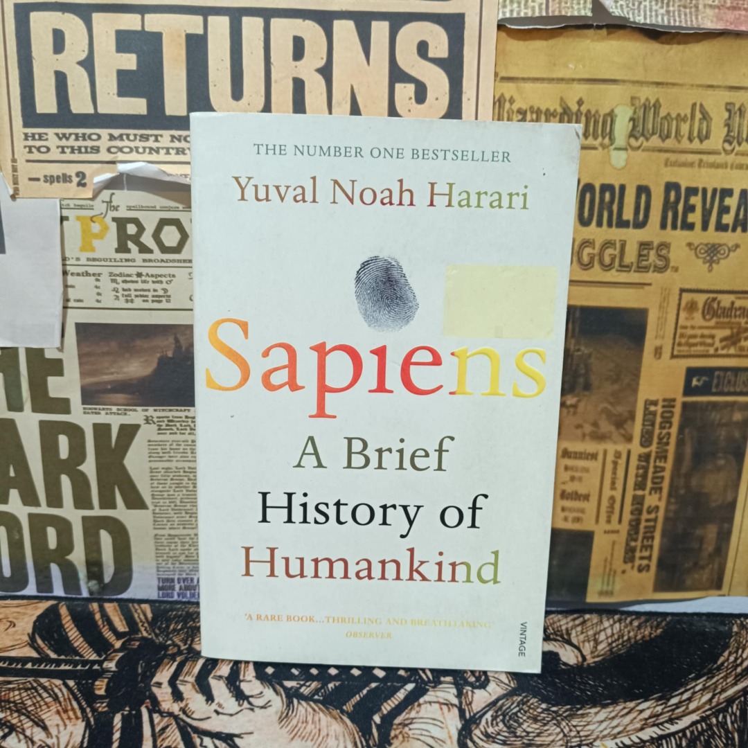 Sapiens: A Brief History of Humankind by Yuval Noah Harari (Paperback ...