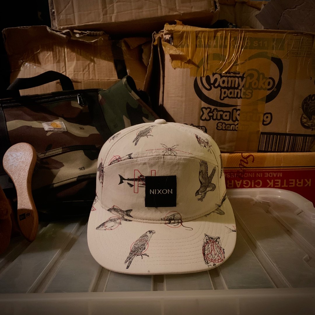 Topi 5 Panel Nixon All Over Print Animals Box Logo, Fesyen Pria ...