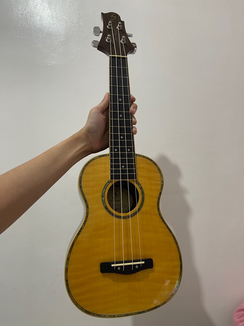 Ukulele Greg Bennett UK70, Hobbies & Toys, Music & Media, Musical ...