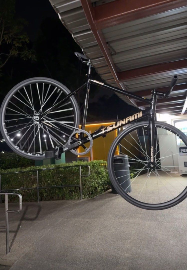 WTT FS tsunami black gold, Sports Equipment, Bicycles & Parts, Bicycles on Carousell