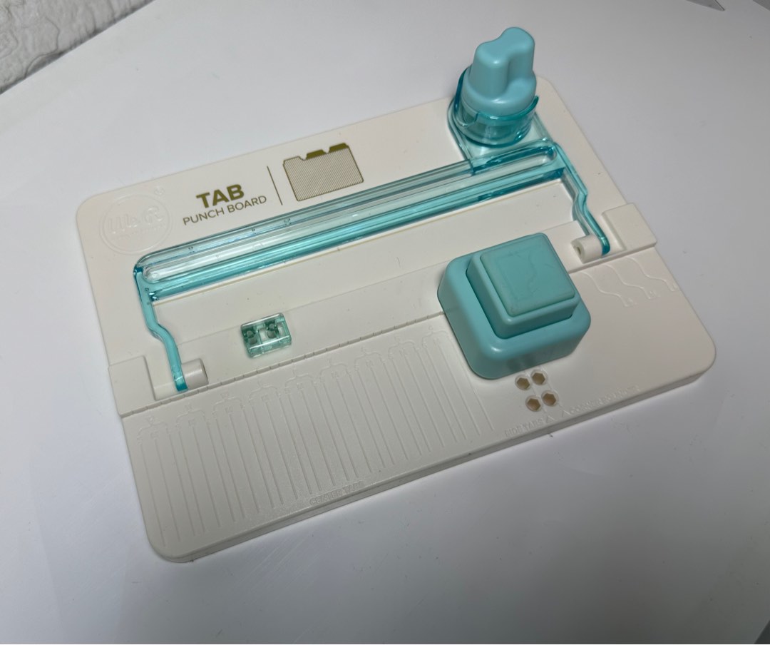 We R Memory Keepers Tab Punch Board (no box/packaging), Hobbies & Toys ...