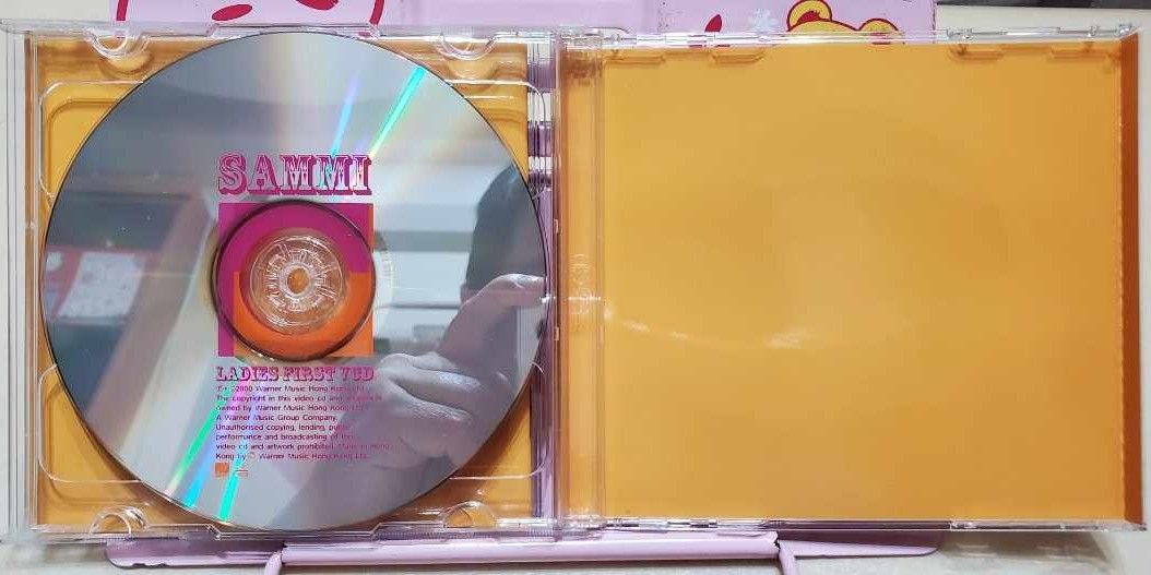 鄭秀文 Sammi Ladies First CD+影音光碟 華納音樂, 書籍、休閒與玩具, 樂器、音樂相關, CD、DVD在旋轉拍賣