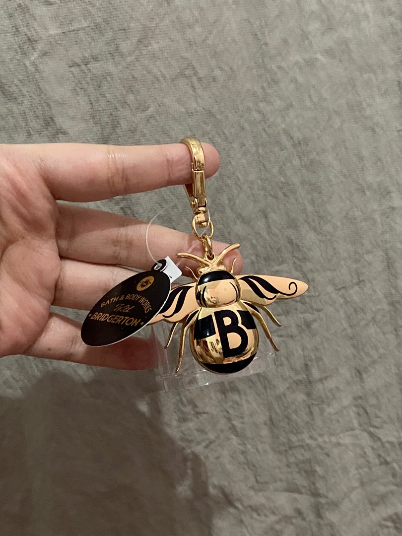 Bridgerton keychain holder bath&body works, Beauty & Personal Care ...