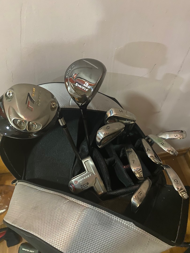 Golf club set (Driver, 3-Wood, 5 to 9-Iron, Putter), Sports Equipment ...