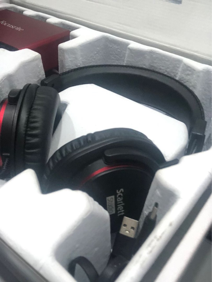 Scarlett solo studio 3rd gen bundle set, Audio, Other Audio Equipment ...