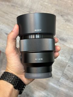 SONY FE 85mm F1.8 [SEL85F18], Photography, Lens & Kits on Carousell