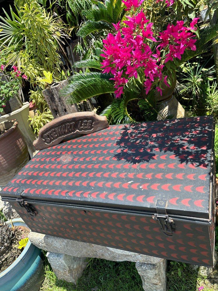 Vintage large metal trunk ( about 33.5 x 21 x 11.25 / 85 x 53 x 28.5 cm ...