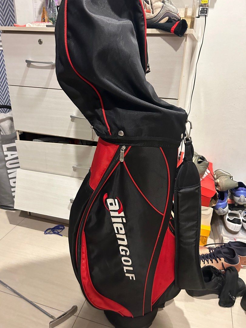 Alien golf caddie bag, Sports Equipment, Sports & Games, Golf on Carousell
