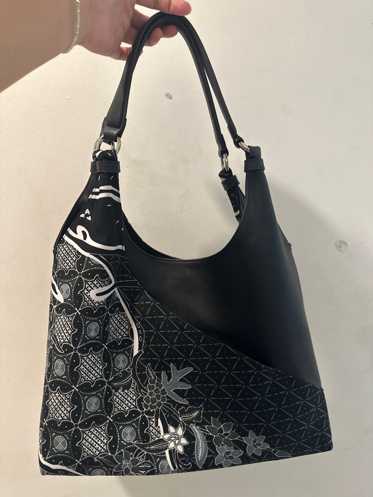 CFOB, Women's Fashion, Bags & Wallets, Shoulder Bags on Carousell