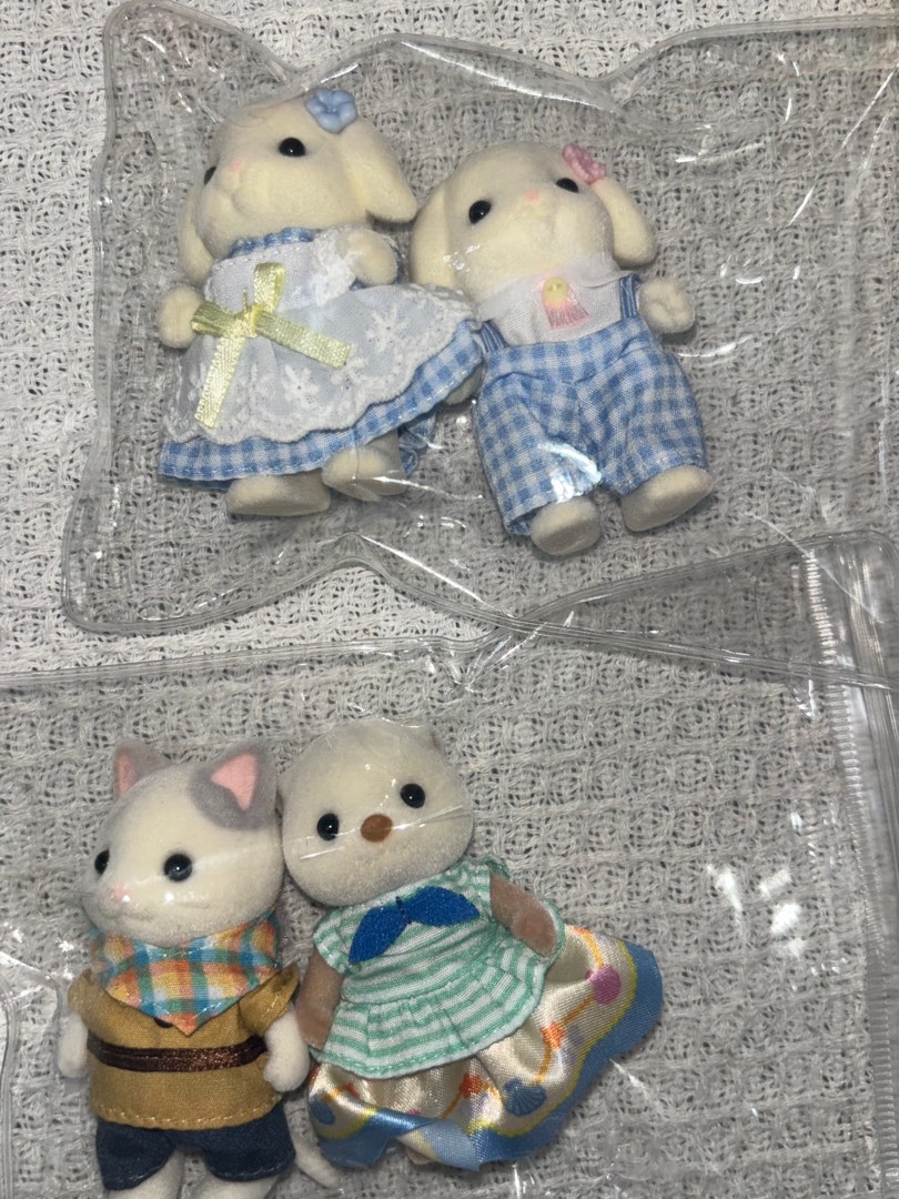 flora rabbit siblings latte cat brother otter sister sylvanian families ...