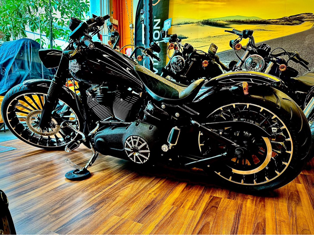 Harley Davidson Breakout ( coe 4/2033/Tekill & Hyde/23 inch front wheel ...