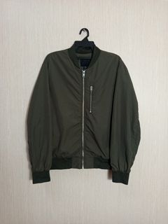 Gu Bomber jacket, Men's Fashion, Coats, Jackets and Outerwear on Carousell