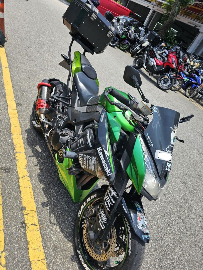 Kawasaki Z1000. GIVI rack & box, Motorcycles, Motorcycle Accessories on ...