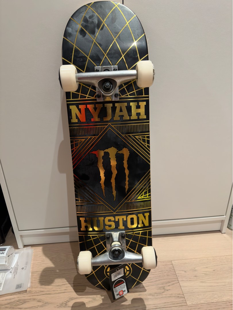 Monster X Nyjah Huston Stakeboards, 運動產品, 運動與體育, 運動與體育 -溜冰鞋，旱冰鞋和滑板車 ...