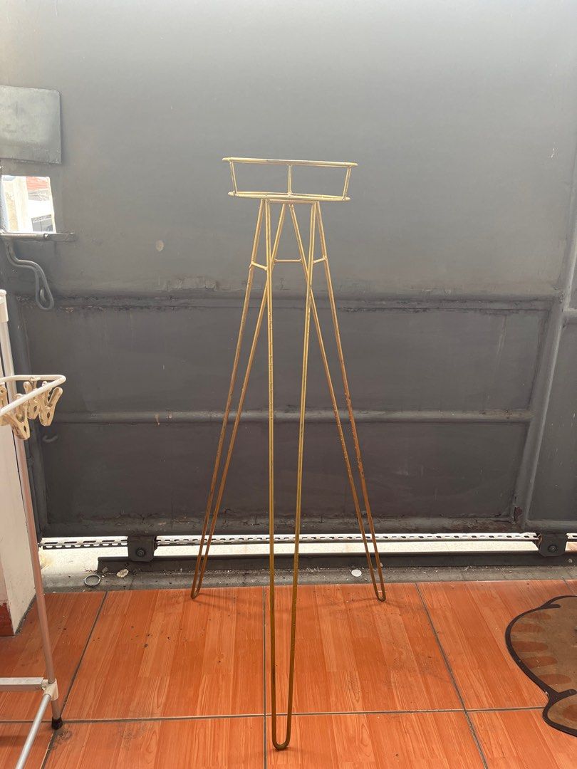 Stand Besi Bunga, Desain & Kerajinan Tangan, Lainnya di Carousell