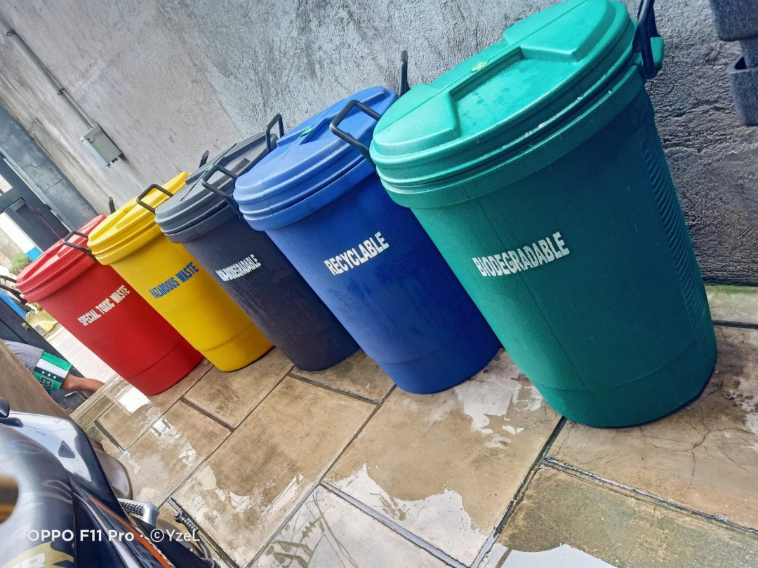 TROLLING TRASH BIN, Furniture & Home Living, Cleaning & Homecare ...