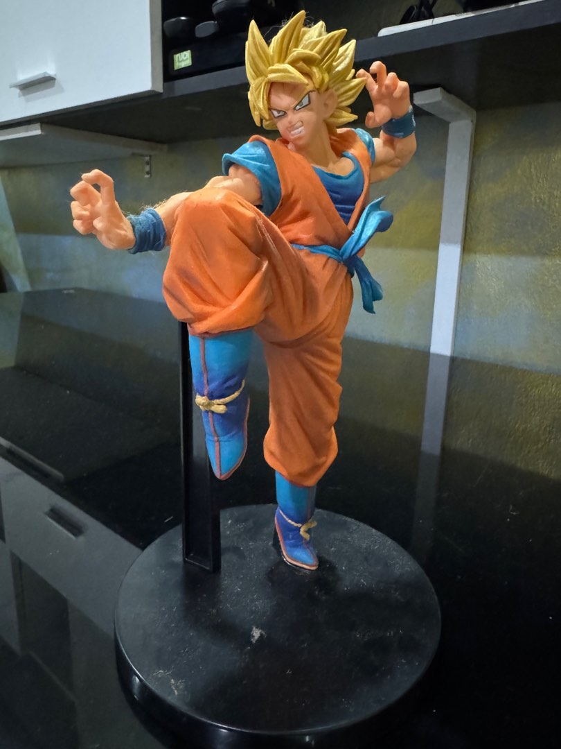(Bootleg) Super Saiyan Son Goku, Hobbies & Toys, Toys & Games on Carousell