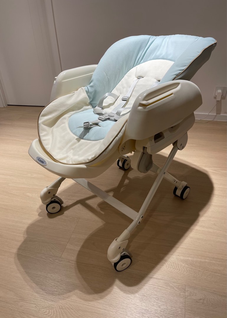 Combi High Chair搖搖椅 餐椅, 兒童＆孕婦用品, 兒童傢具, 兒童傢具 - 桌子及椅子 - Carousell