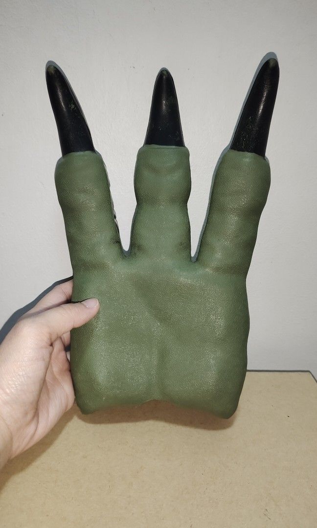 Jurassic World VELOCIRAPTOR Raptor Green Costume CLAWS Hands Hasbro ...