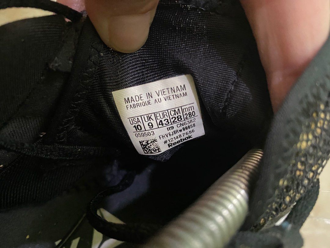 Kasut Reebok 9uk rm35, Men's Fashion, Footwear, Sneakers on Carousell