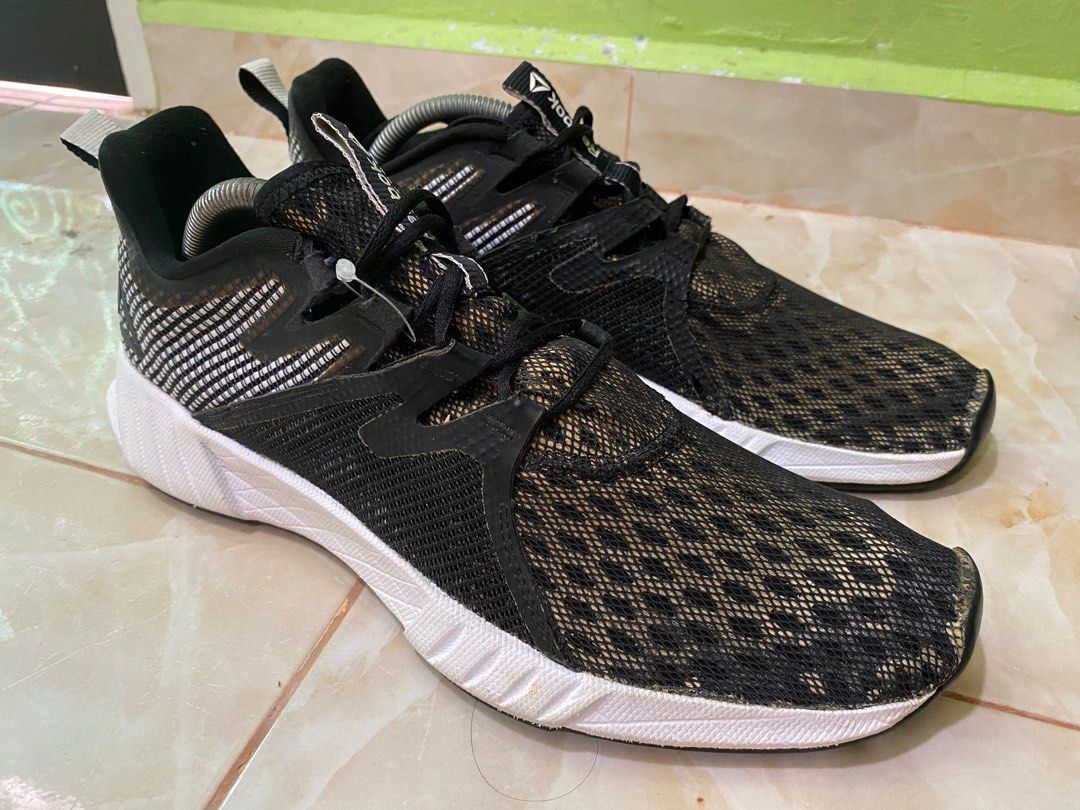 Kasut Reebok 9uk rm35, Men's Fashion, Footwear, Sneakers on Carousell