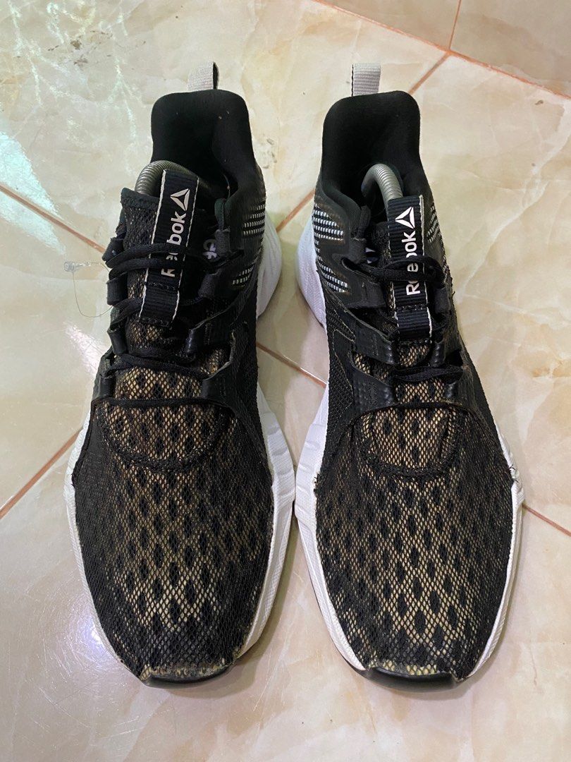 Kasut Reebok 9uk rm35, Men's Fashion, Footwear, Sneakers on Carousell