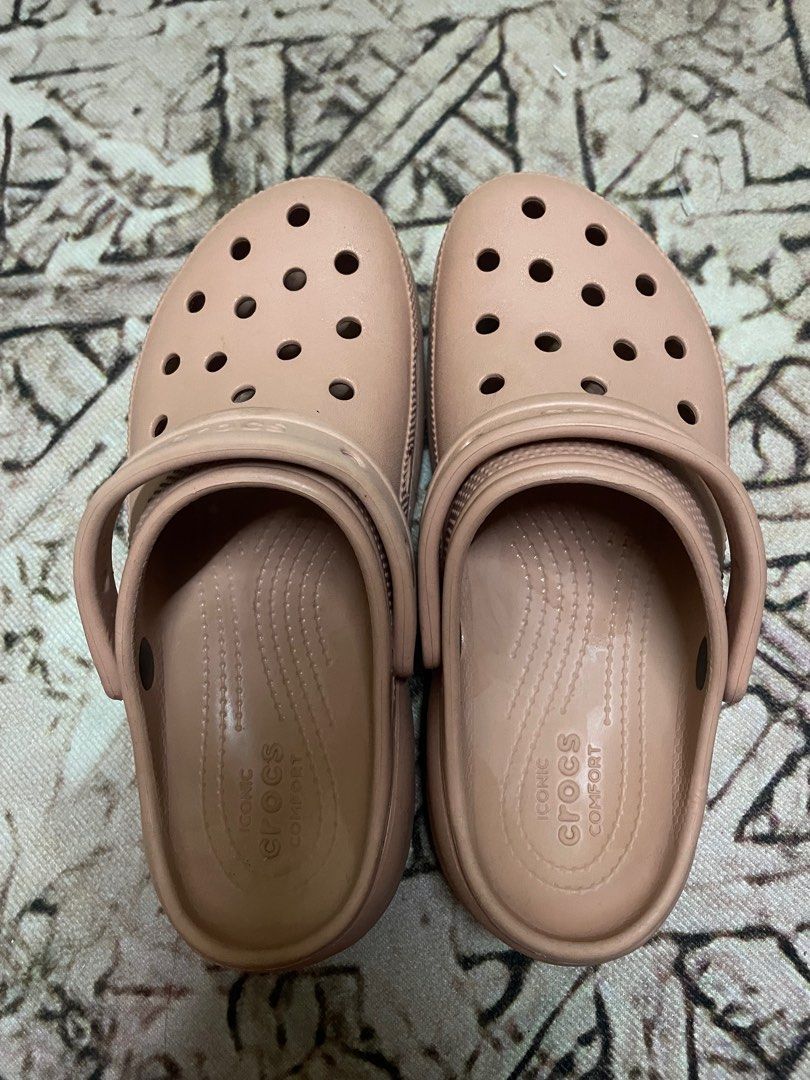 original Crocs saiz W7, Women's Fashion, Footwear, Wedges on Carousell