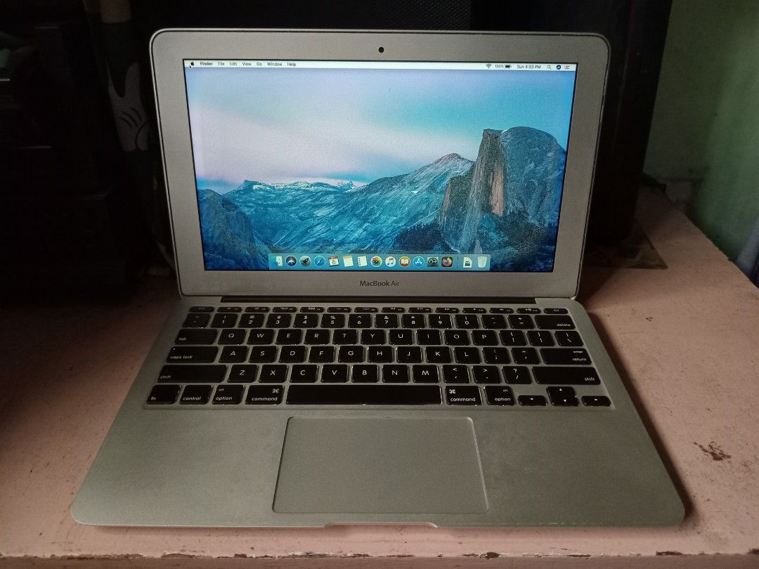 RUSH!! 2011 Apple MacBook Air 11 Laptop with Freebie! READ DESCRIPTION ...