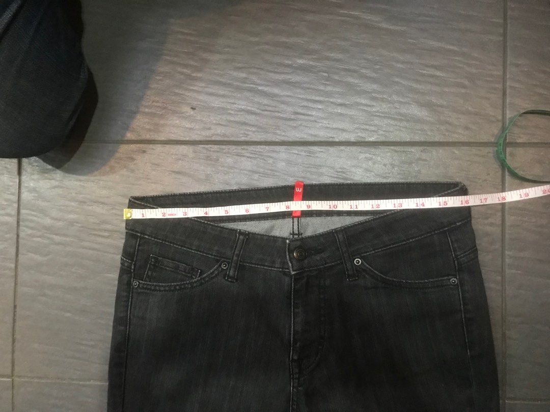 UNIQLO MADE IN vietnam, Women's Fashion, Bottoms, Jeans & Leggings on ...