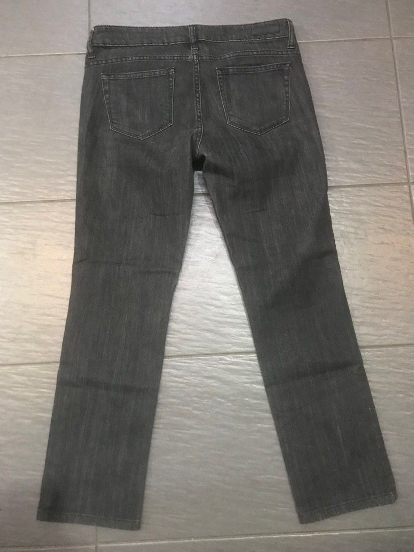 UNIQLO MADE IN vietnam, Women's Fashion, Bottoms, Jeans & Leggings on ...