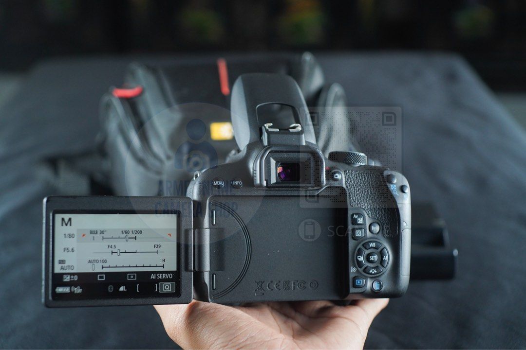 Canon 800D Wifi Touchscreen and Flipscreen DSLR camera package ...