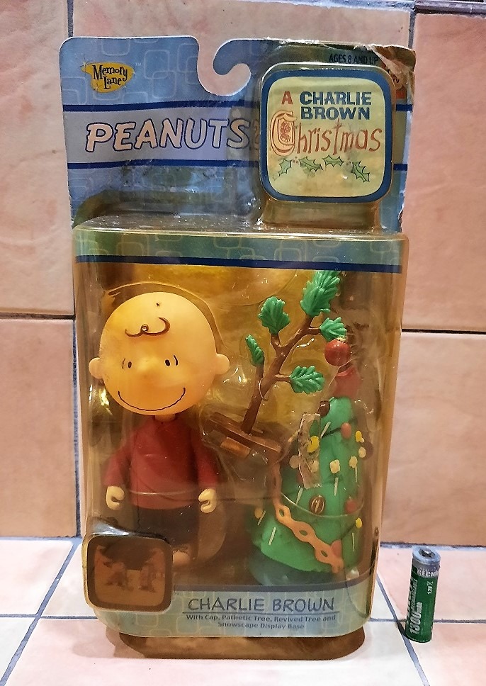 CHARLIE BROWN (w/ Pathetic & Revived Tree) - 2006 Memory Lane Peanuts ...