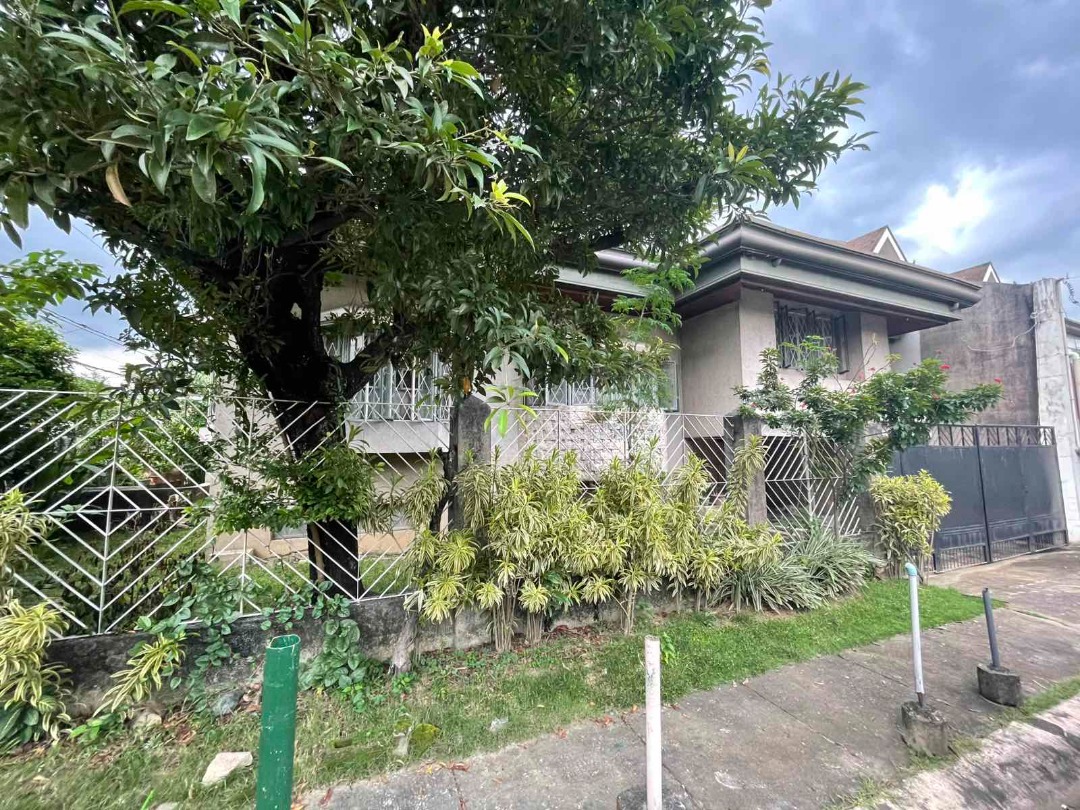 Corner House and Lot in Town and Country Executive, Marcos Highway ...