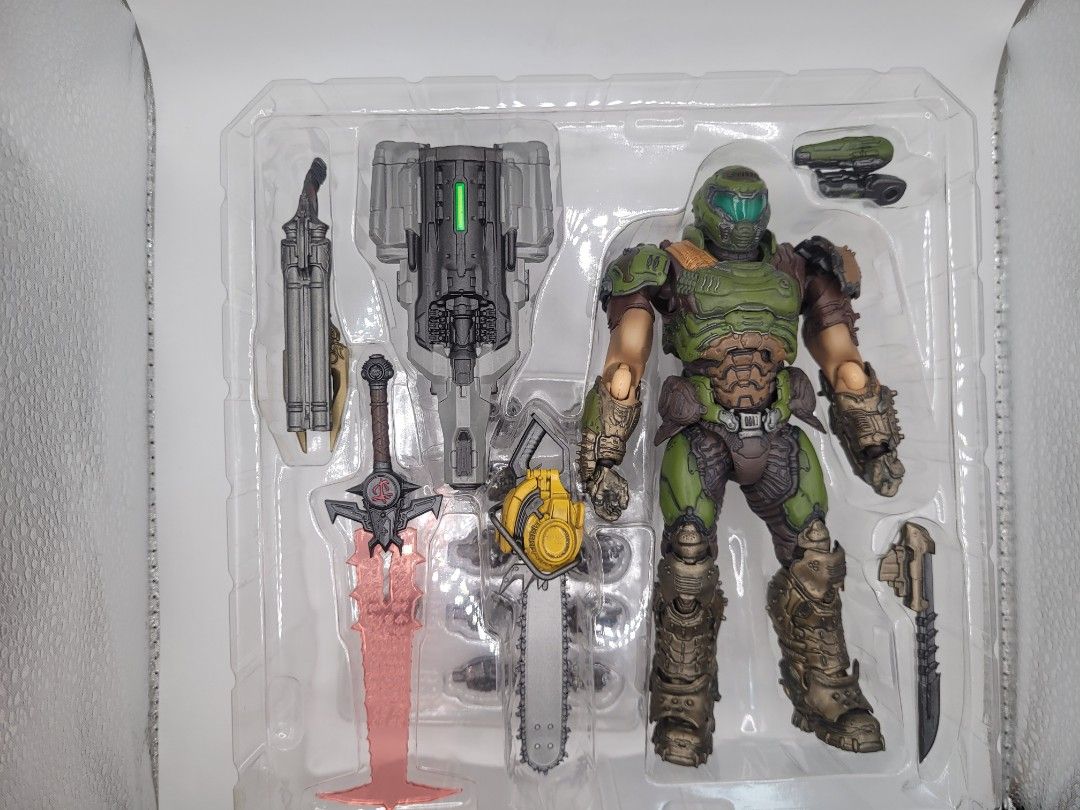 Figma Doom Slayer (Doom Eternal ver), Hobbies & Toys, Toys & Games on ...