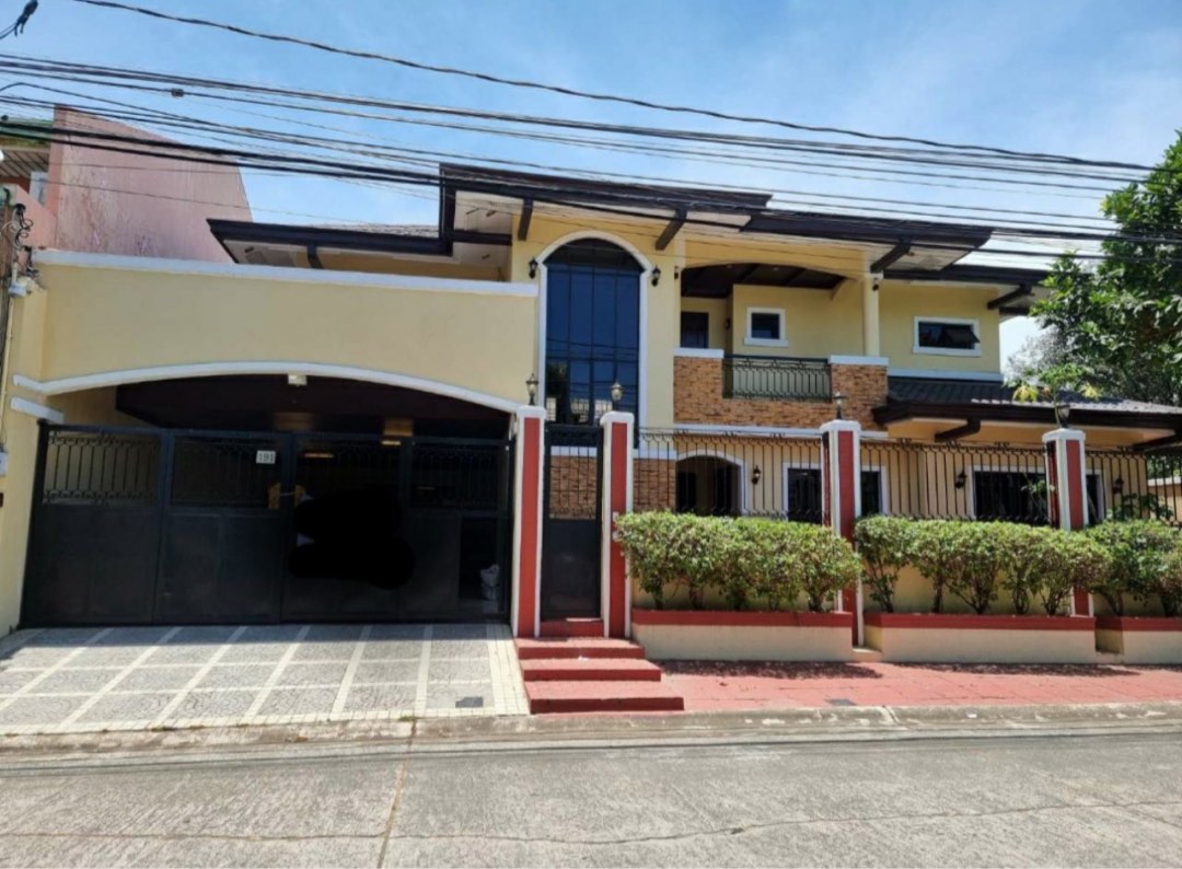 For Sale 427 Sqm Two Storey House BF Almanza Las Pinas nr Alabang nr ...