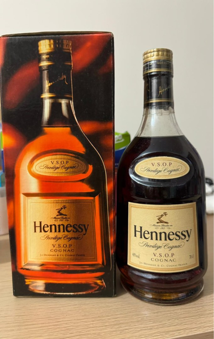 Hennessy 短瓶裝 90年代 vsop 軒尼斯, 嘢食 & 嘢飲, 酒精飲料 - Carousell