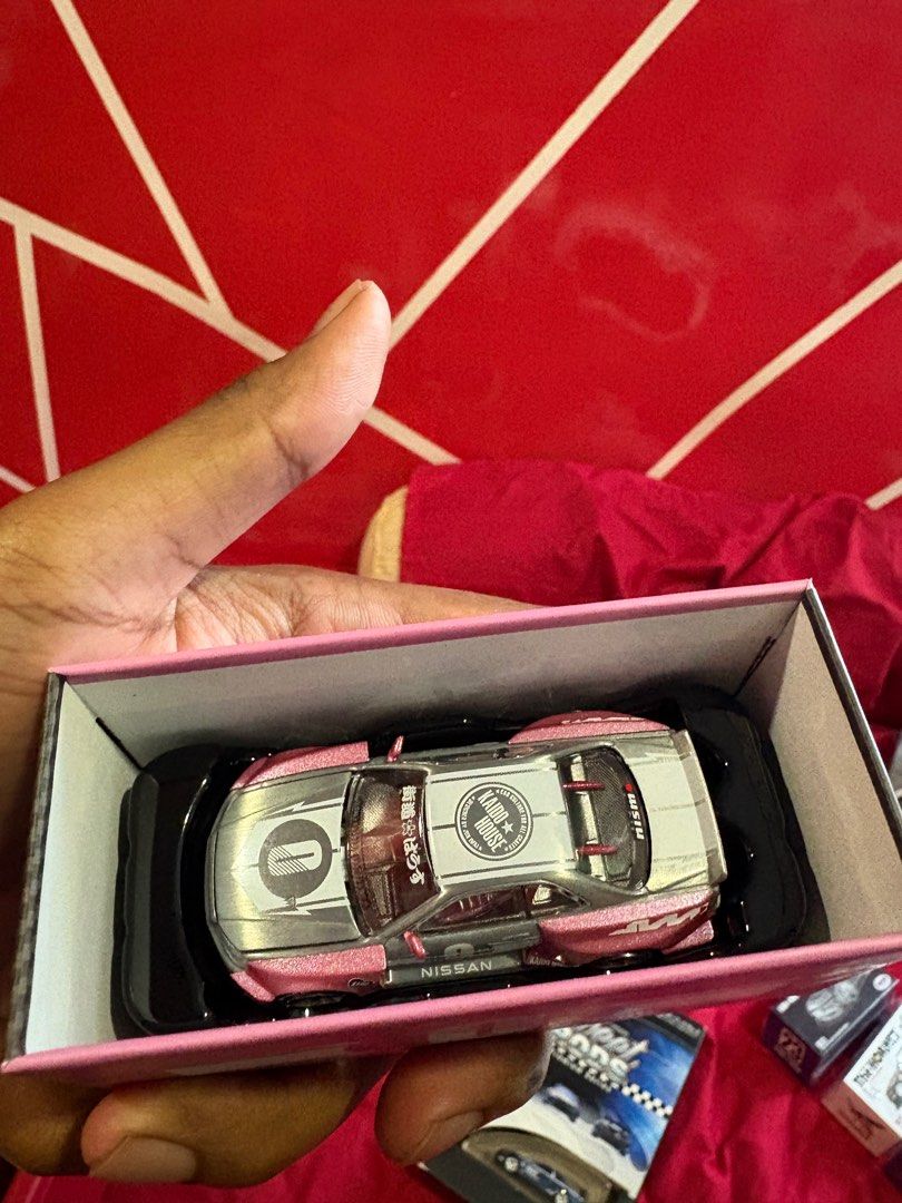 Kaido House Mini Gt Chase Nissan Skyline R34 Pink, Hobbies & Toys, Toys ...