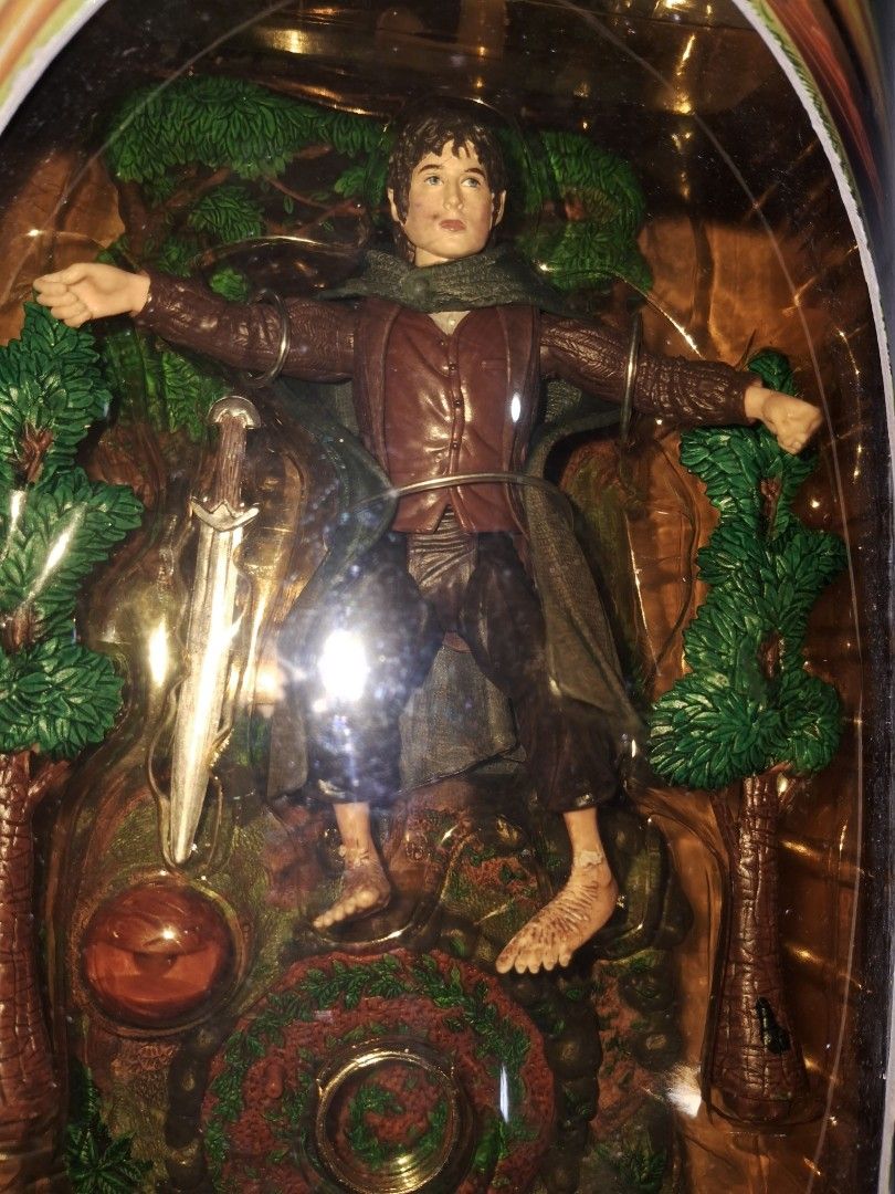 Lord of the Ring - Frodo, Hobbies & Toys, Toys & Games on Carousell