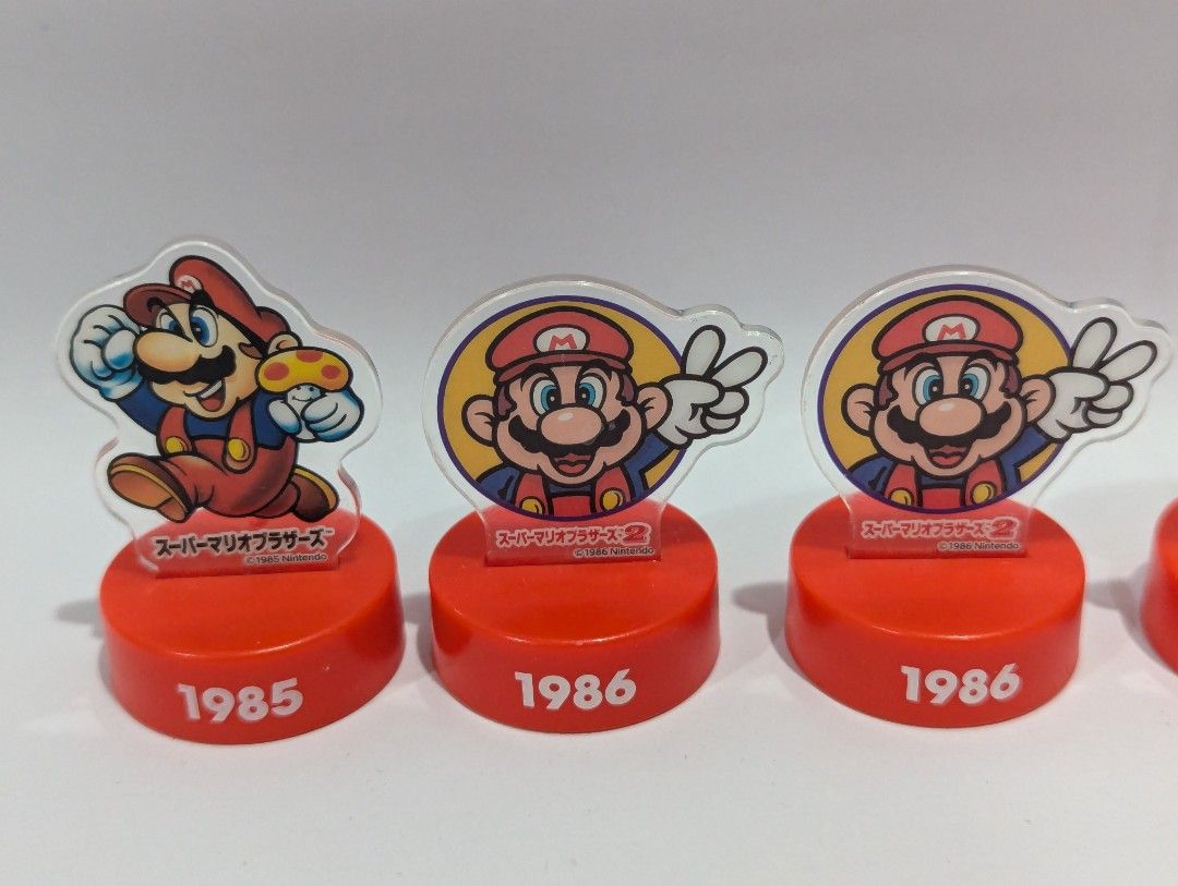 Super Mario Bros 35th Anniversary Acrylic Plate Stand, Hobbies & Toys ...