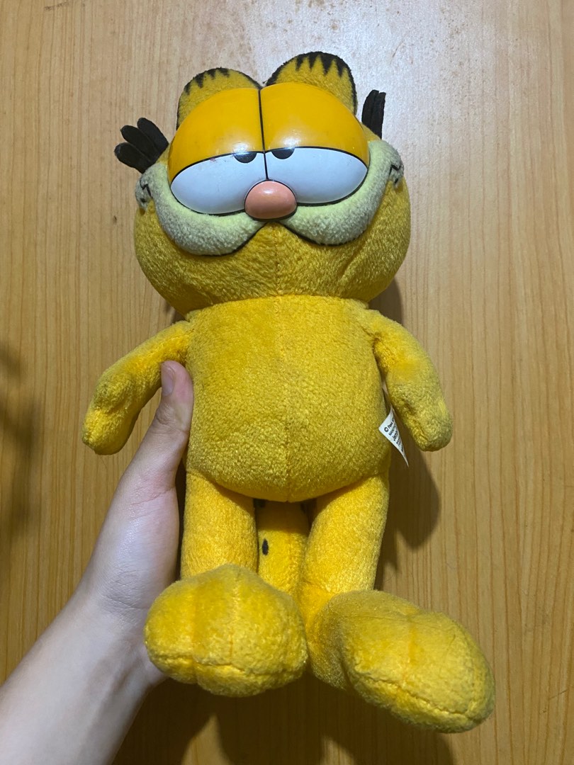 Authentic Garfield Plushie, Hobbies & Toys, Memorabilia & Collectibles ...