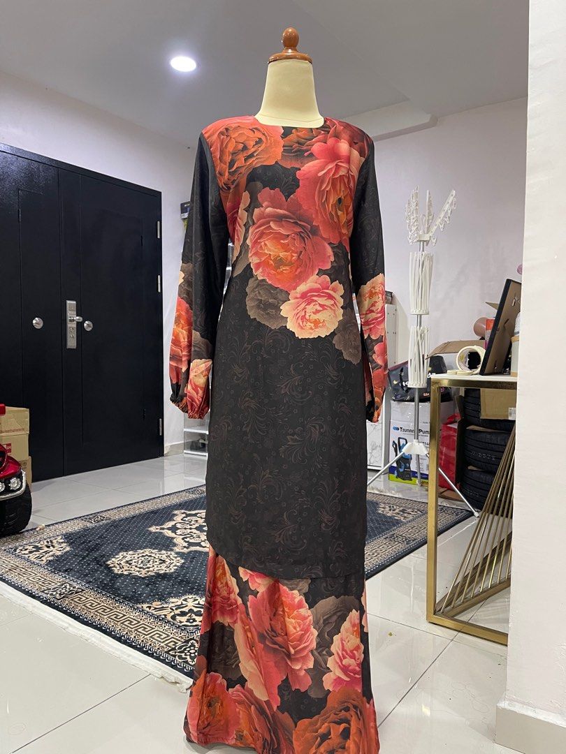 Baju kurung hitam oren, Women's Fashion, Muslimah Fashion, Baju Kurung ...