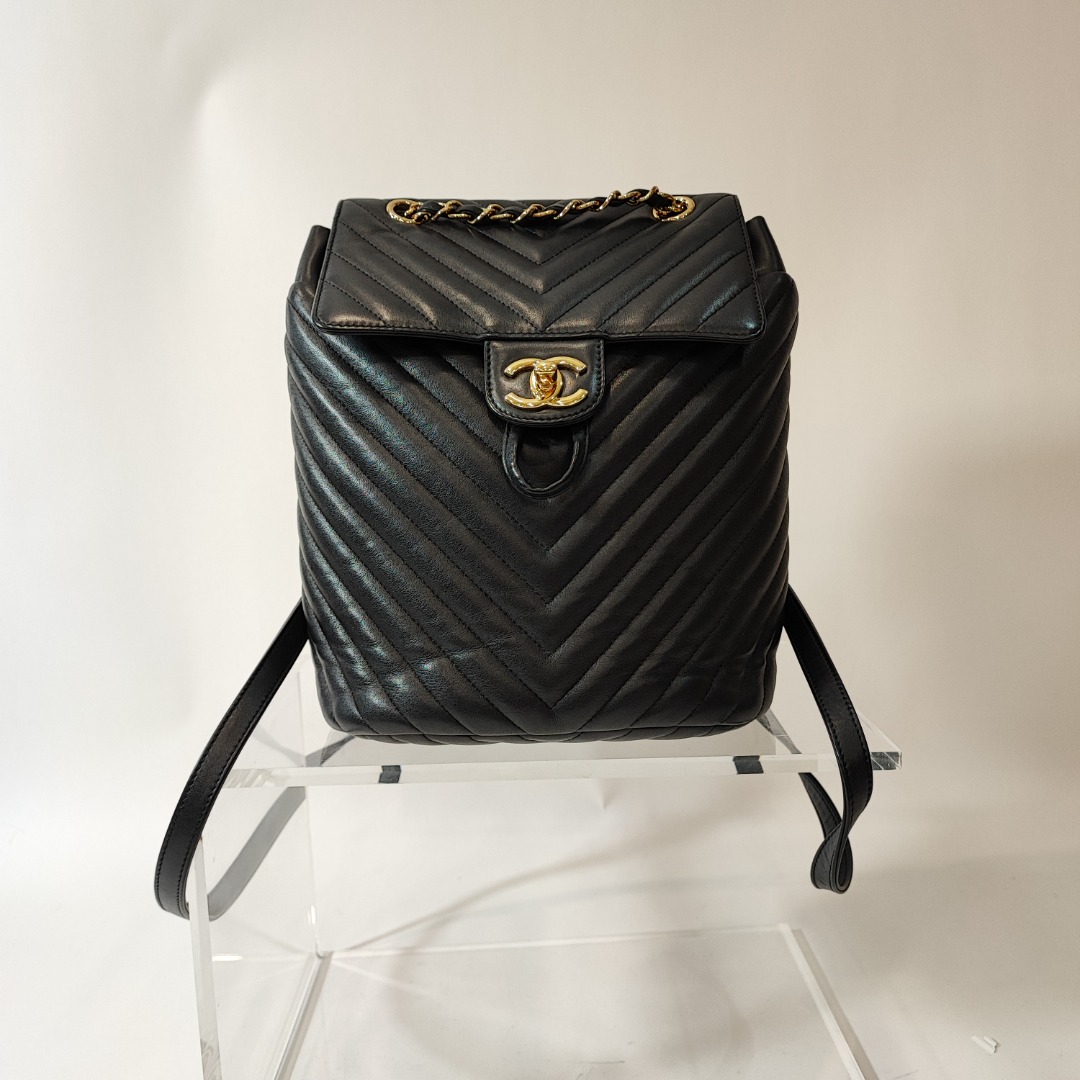 Chanel Urban Spirit Leather backpack, 名牌, 手袋及銀包 - Carousell