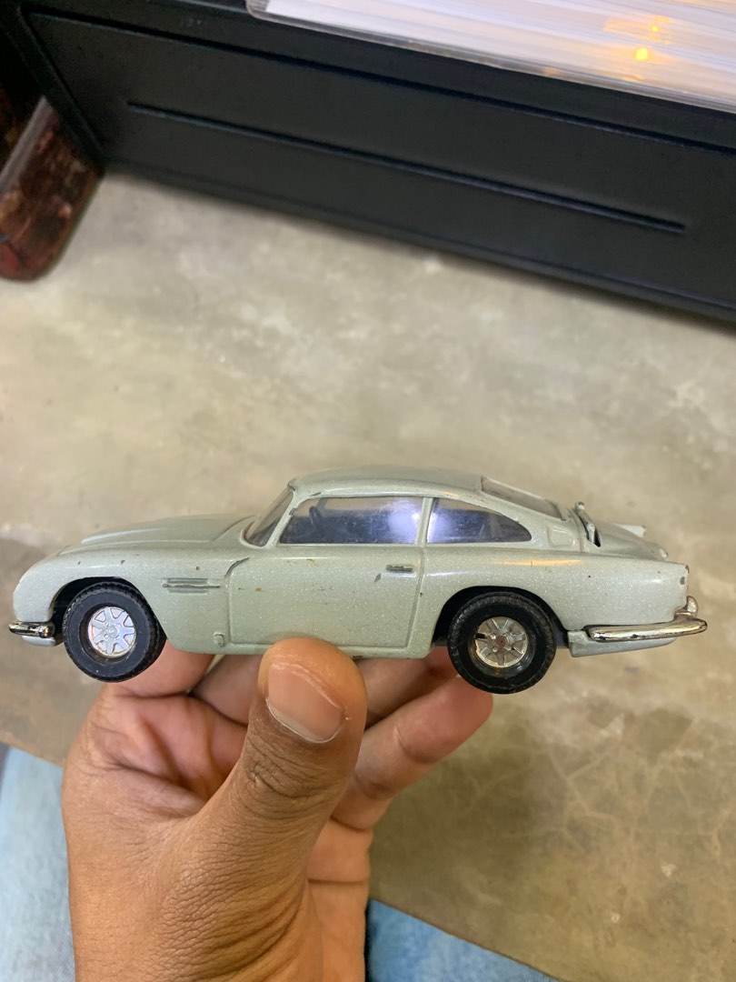 CORGI Aston Martin DB5, Hobbies & Toys, Toys & Games on Carousell